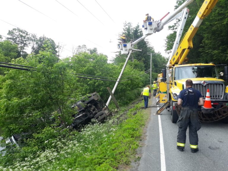 Swimming pool truck overturned in the Ottauquechee River in Woodstock ...